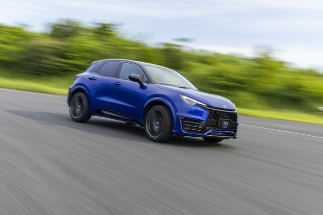 これがモリゾウ味？ レクサス初の6段MTホットハッチ「レクサス LBX MORIZO RR」に試乗 いまどきの自動車問答（第43回） | JBpress autograph